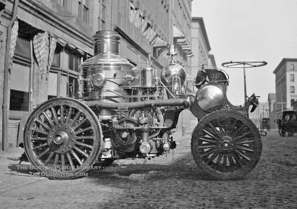 Foto-foto Mobil-Mobil Uap di Masa Kejayaannya