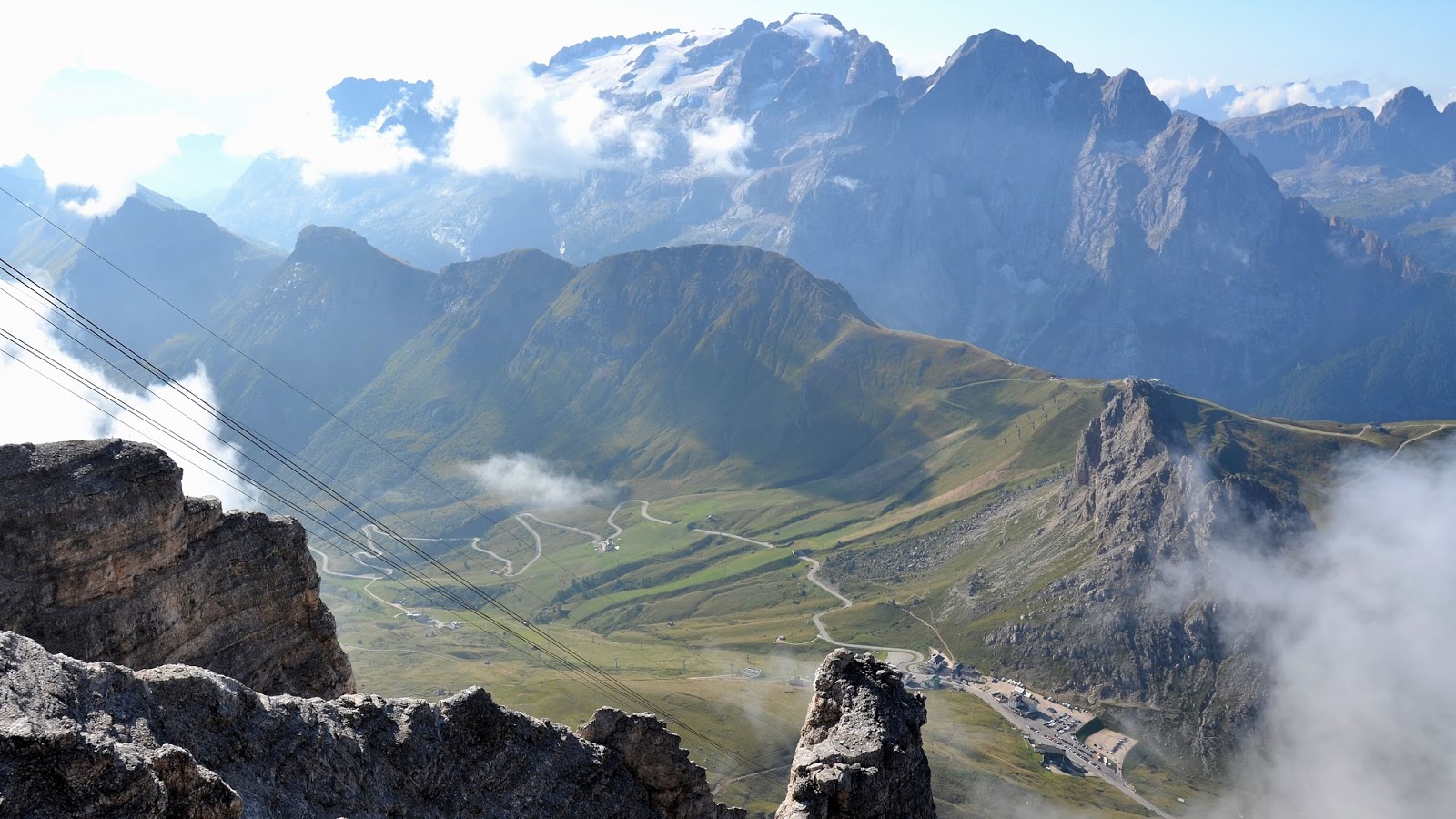 Piz Boè: escursione ad anello da passo Pordoi al rifugio Capanna Fassa.