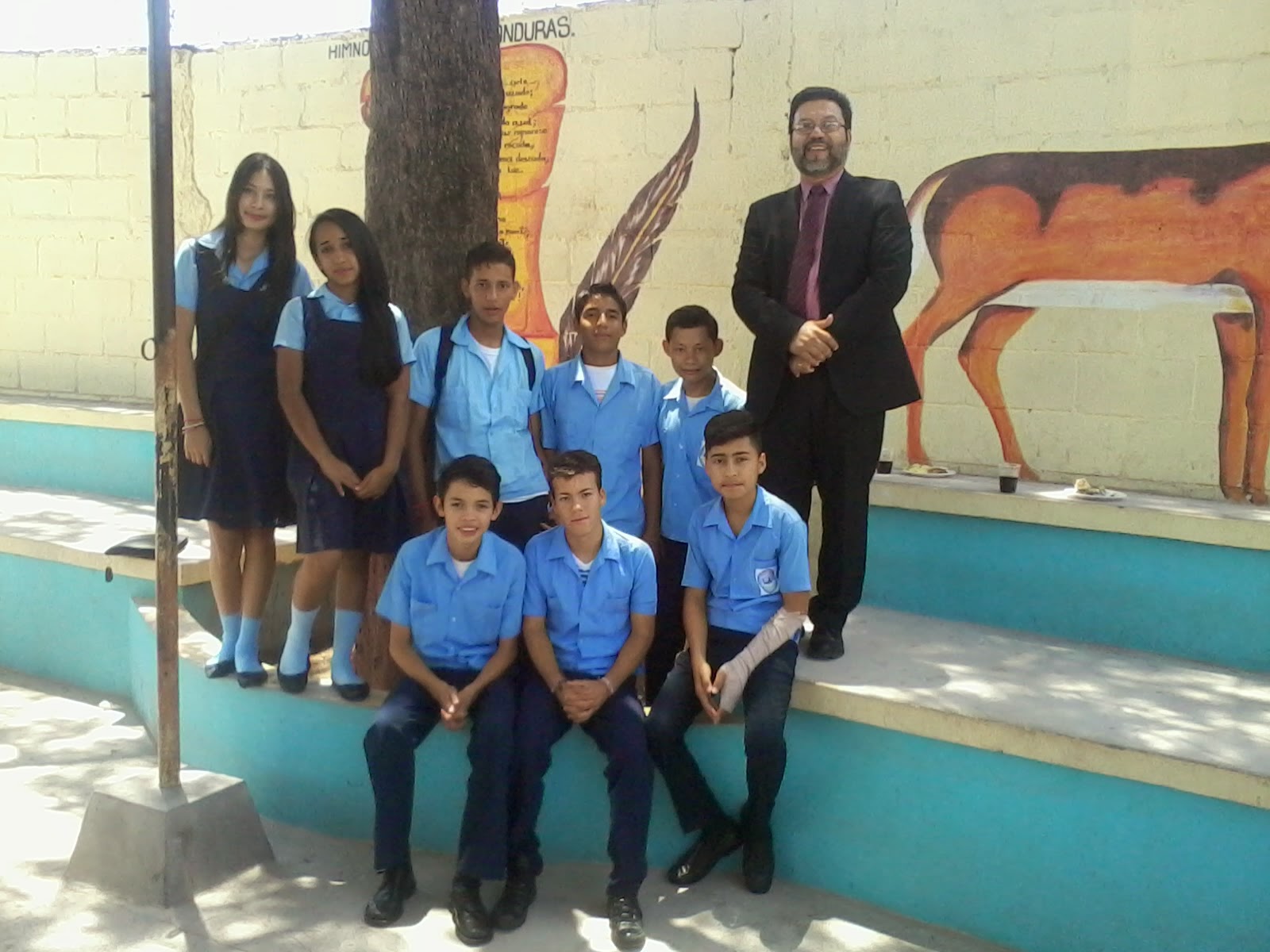 Doctor Omar Andrés García Calderón; recibe reconocimiento de su Escuela ...