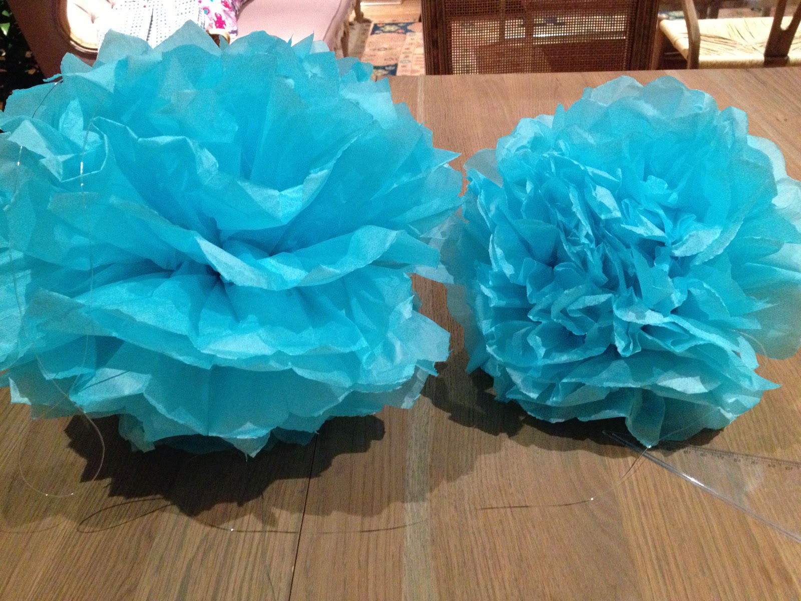 me gusta celebrar: DIY: Como hacer pompones de papel