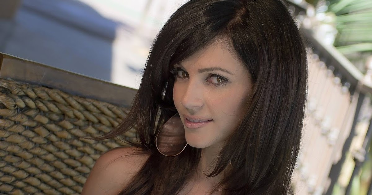 Denise Milani Archives: On the balcony