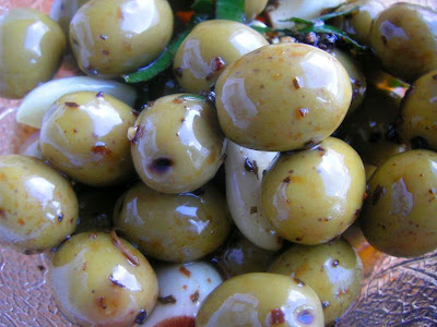 Herkkusuun lautasella Ruokablogi: Marinoidut oliivit