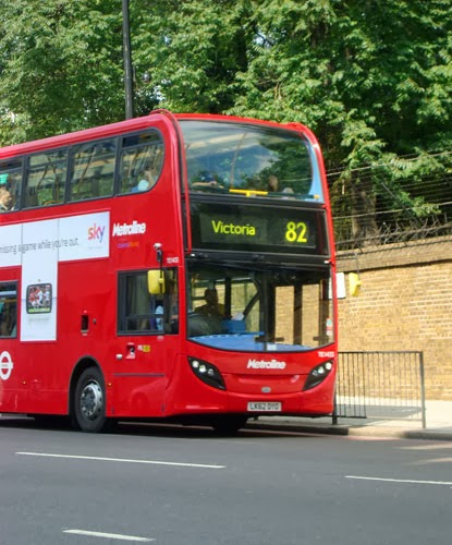 82 London Bus North Finchley - Victoria - Britain All Over Travel Guide
