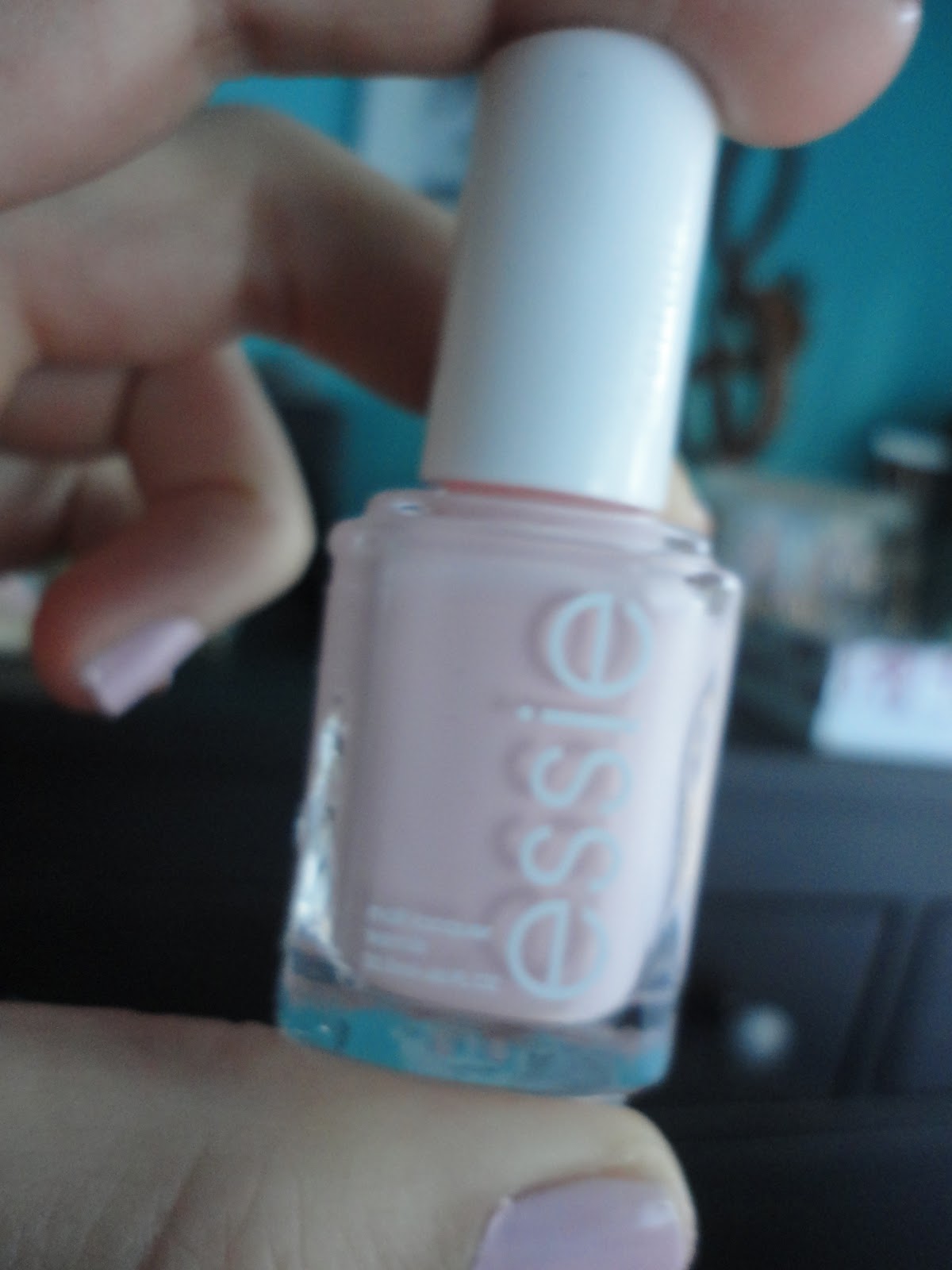 Nail of the Day: Essie 'Fiji' | Natalie Loves Beauty