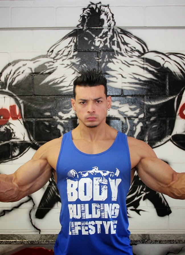 Fisiculturista Felipe Franco posa de regata para nova campanha da ...