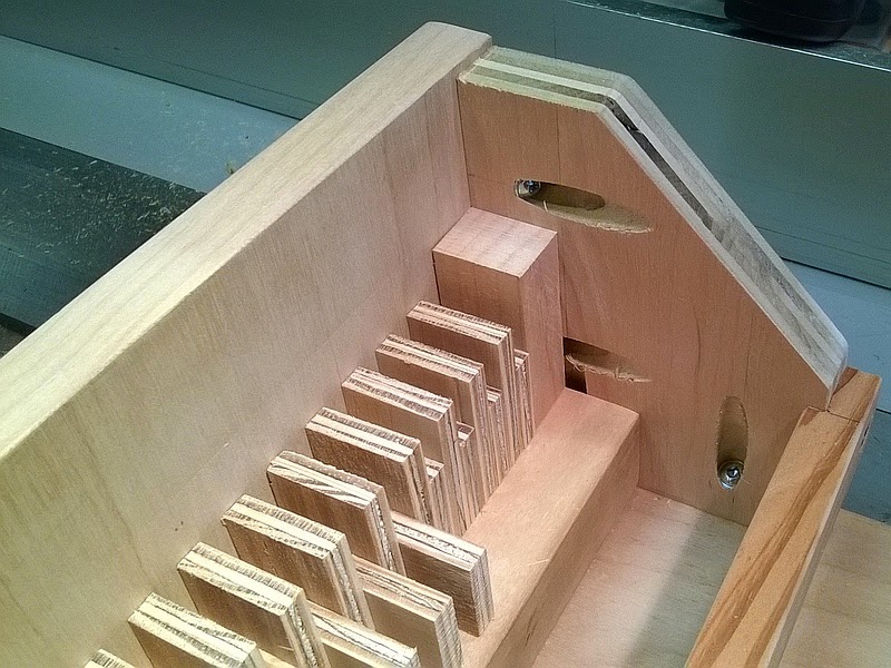 The Wood Knack: Simple and Easy Box Joint Jig