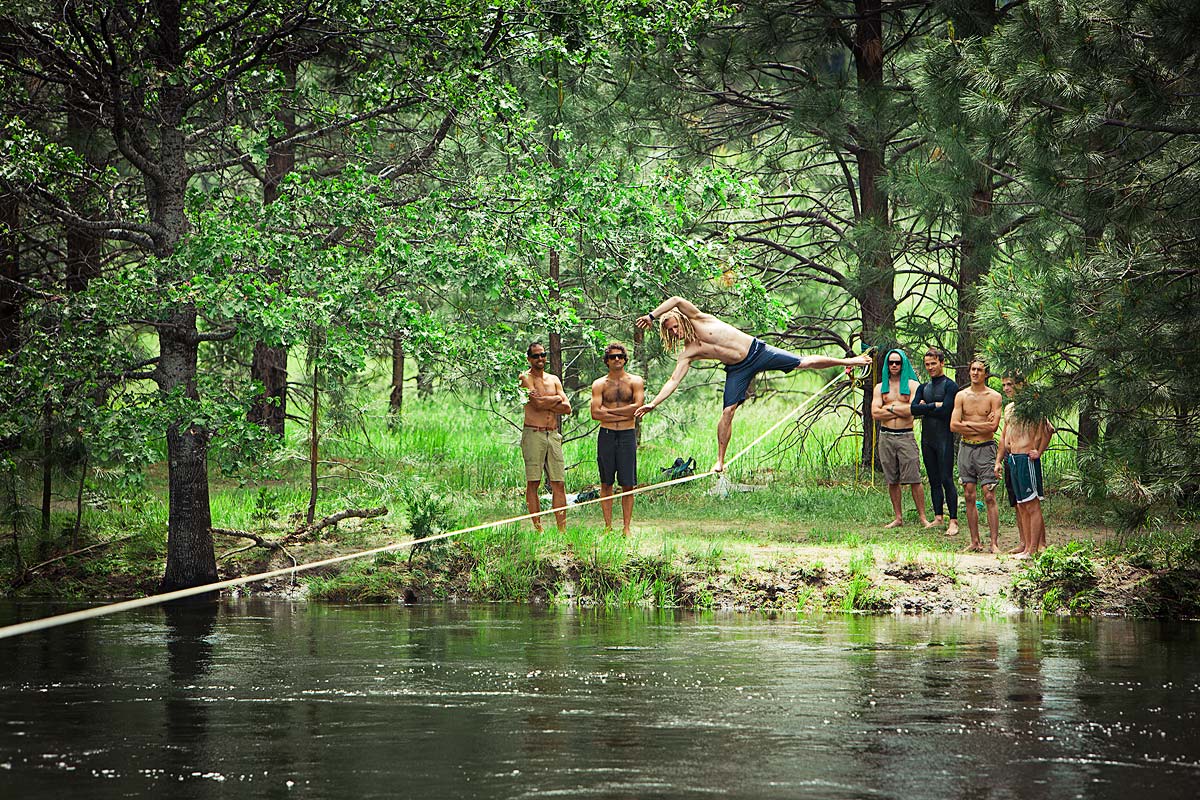 HANH NGUYEN | photography: Slacklining