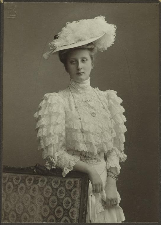 ChatterBlossom: Friday Photo Swoon – Riveted by Ruffles