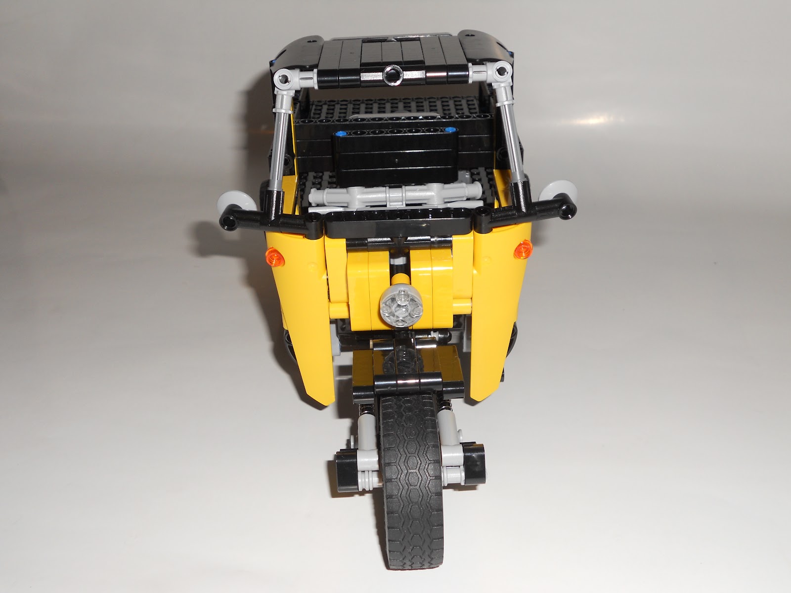 LEGO TECHNIC: PIAGGIO APE version technic