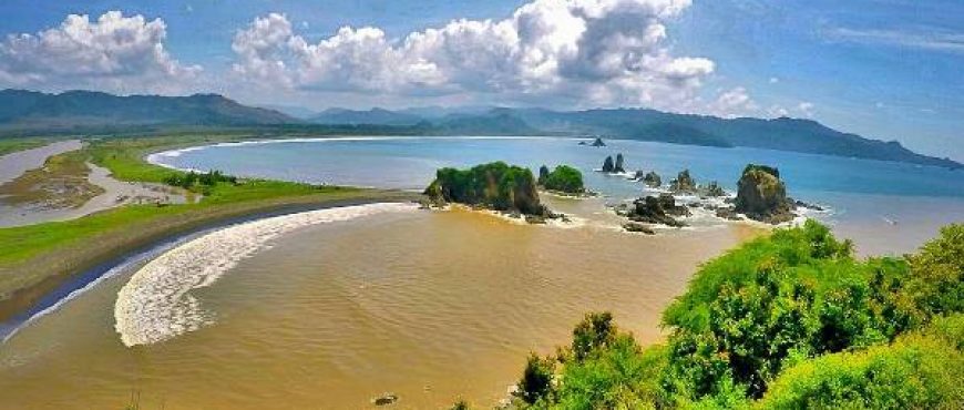7 Wisata Pantai Populer di Jember yang Wajib Dikunjungi - Manusia Lembah