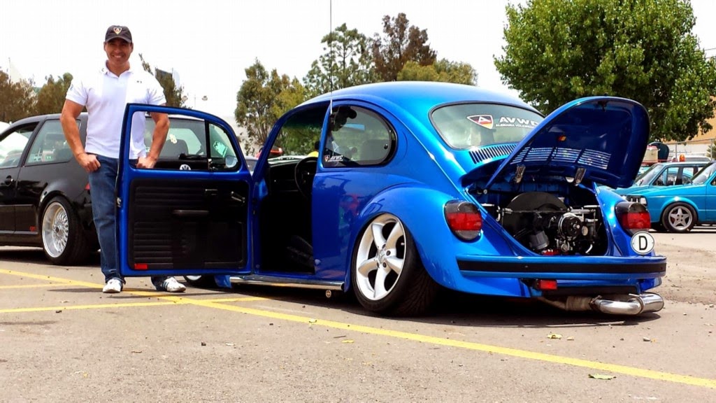 The racing bugler! Blog do Lacombe: Fusca azul.