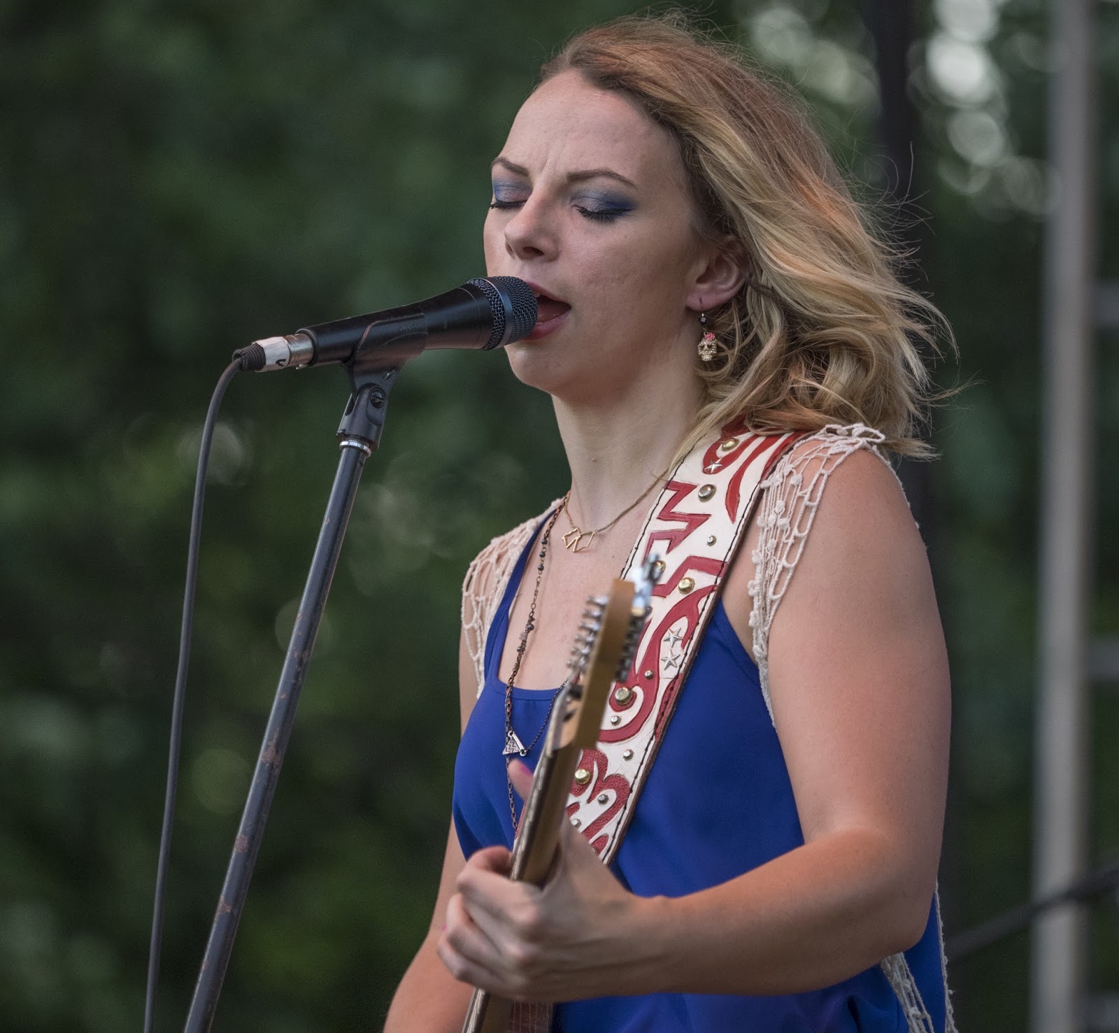 kcjazzlark: Molly Hammer and Samantha Fish at Jazz in the Woods