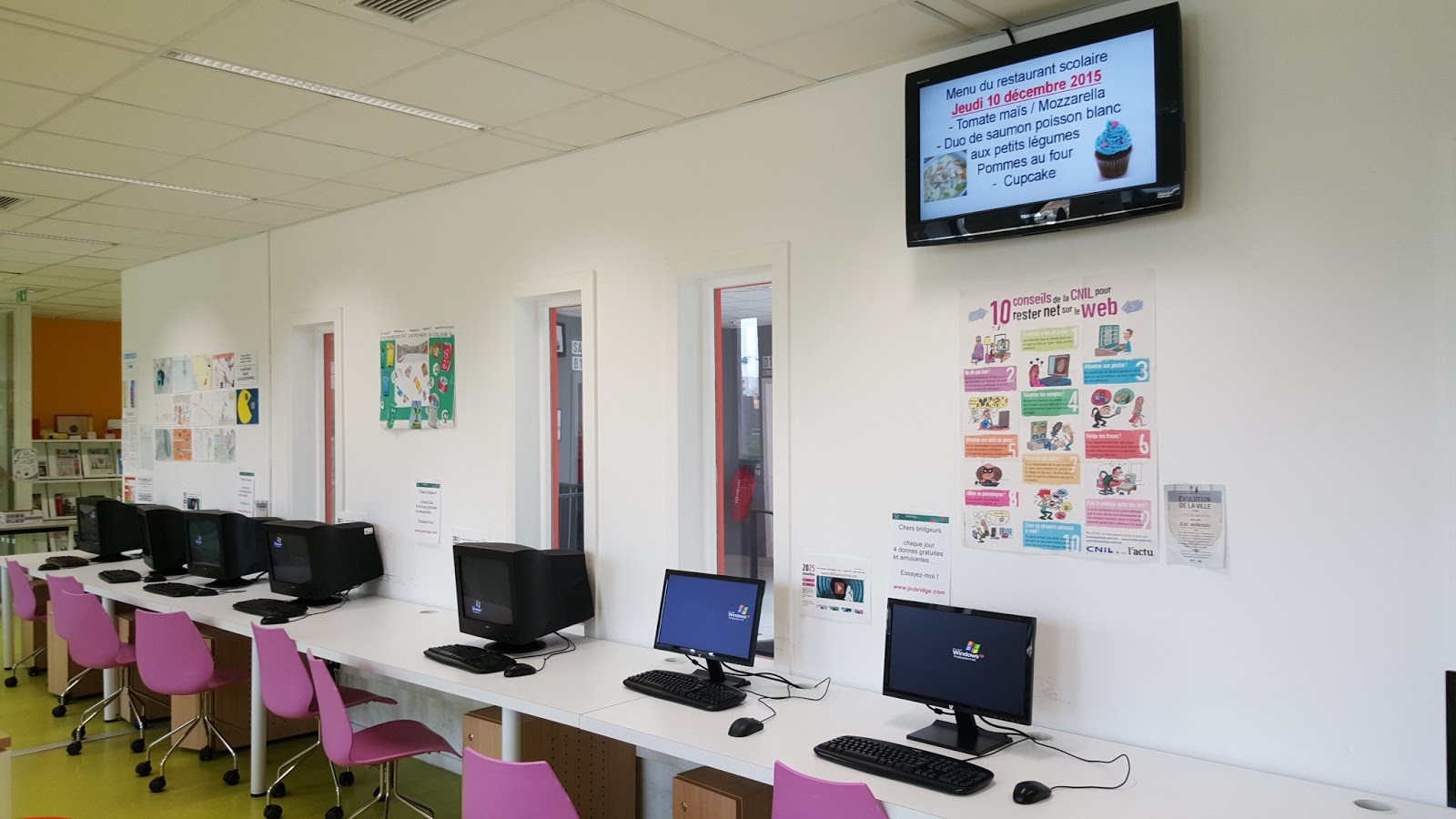 BIENVENUE AU COLLEGE JEAN MOULIN: Visite du CDI en images