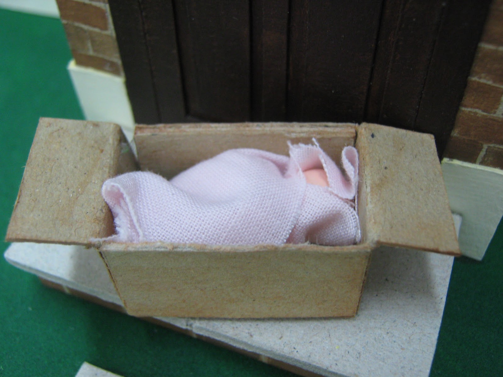 The Craft-Arty Kid (Old blog): Baby on the Doorstep