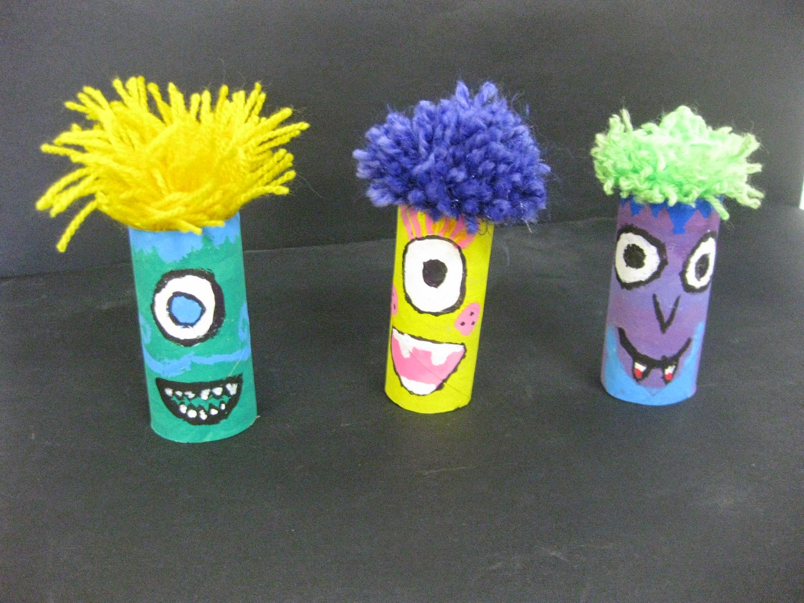 VALDEPLÁSTICA: MONSTRUOS DE CARTÓN