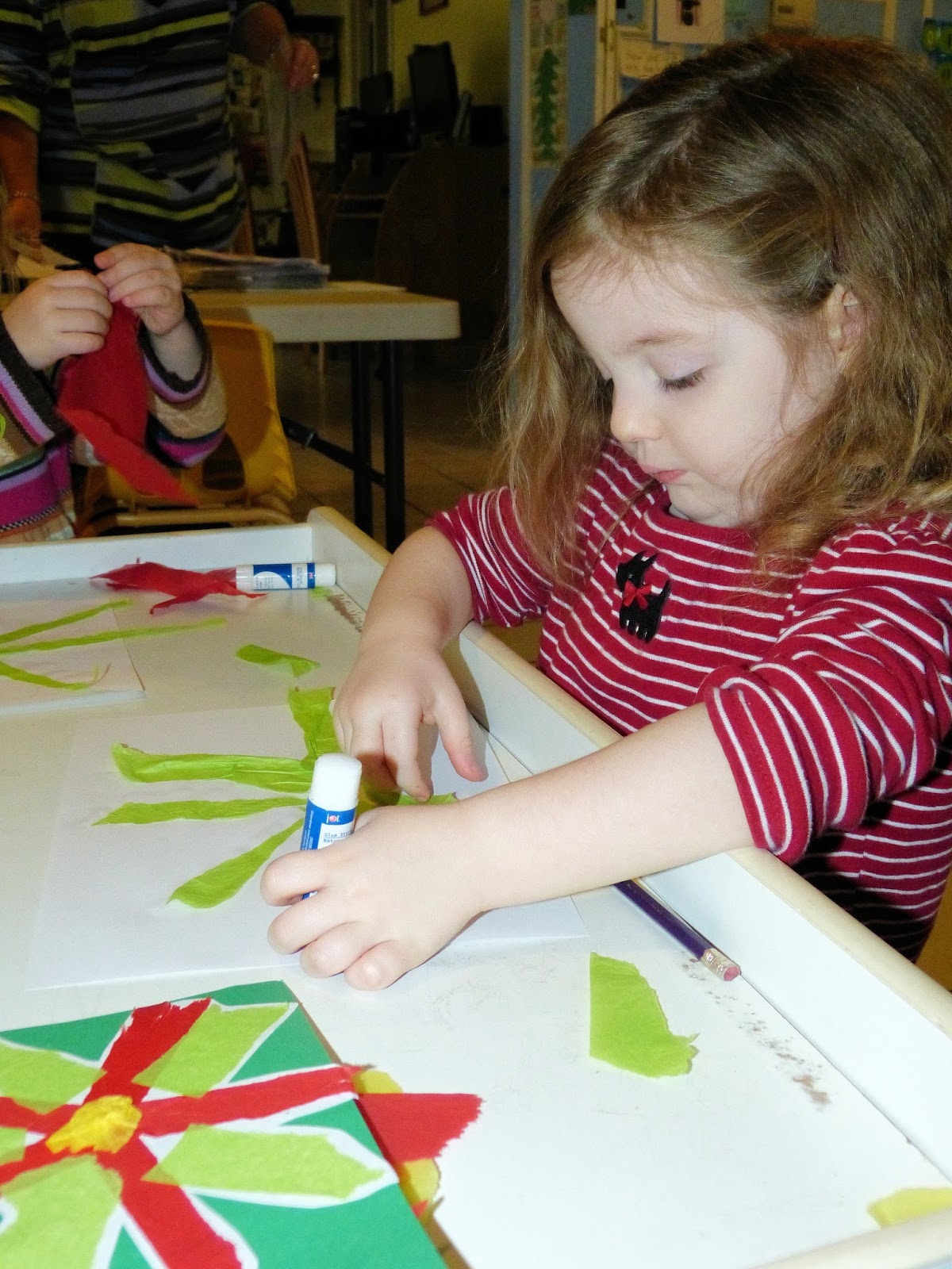 Paula's Primary Classroom: Torn Tissue Paper Poinsettias