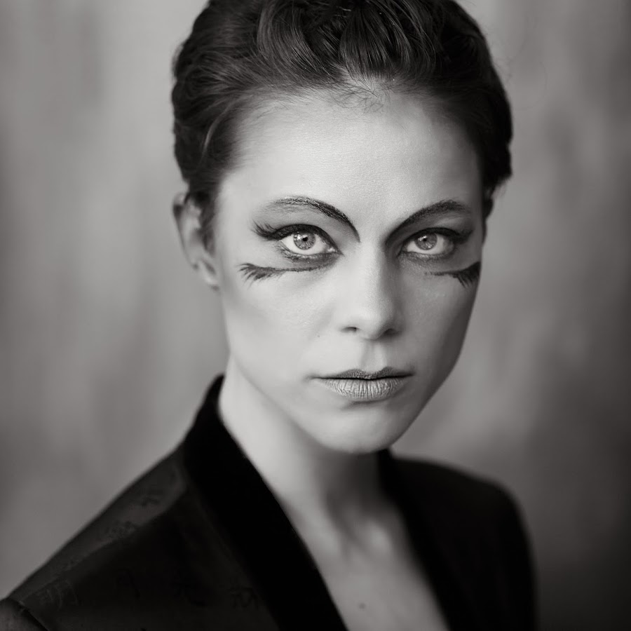The Styrous® Viewfinder: Anna-Maria Hefele ~ Over-tone singer extraordinare