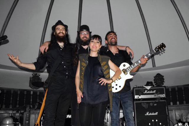 La banda Mr. JL con la voz de Mar Ugarte toca en la sala Edaska ...