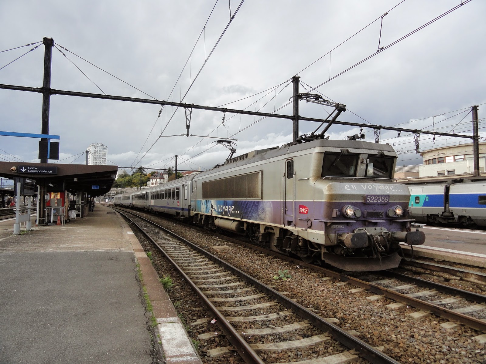 Une BB 22200, une livrée