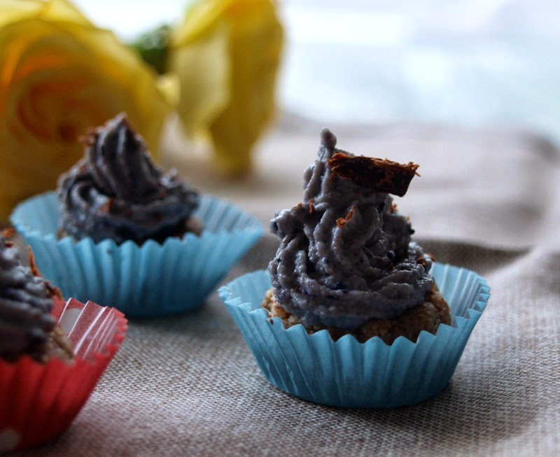 RAW, FIT & HAPPY: MINI BLUEBERRY CUPCAKES