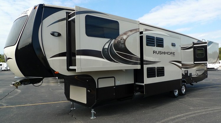 Rushmore 5th Wheels: LINCOLN