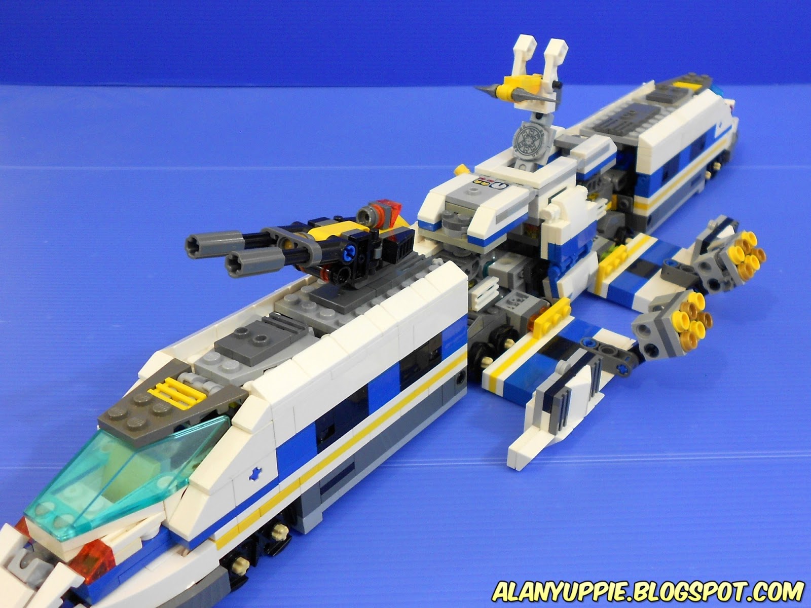 Alanyuppie's LEGO Transformers: LEGO Triple Changer Railrazor Part 1 of ...