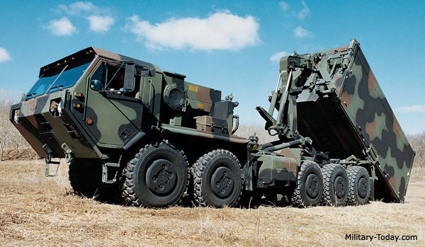 OSHKOSH PLS TRUK BERAT MILITER DENGAN MOBILITAS TINGGI