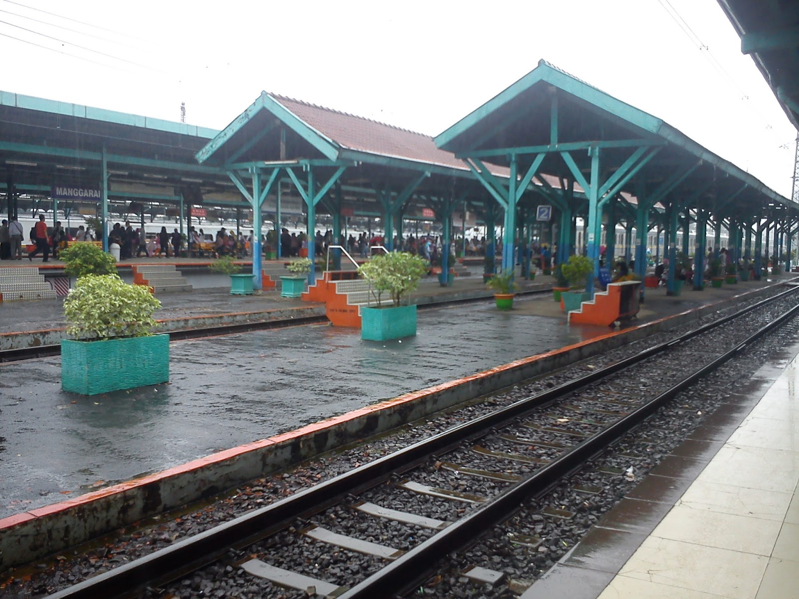 Jalur/Peron-Peron di Stasiun Manggarai