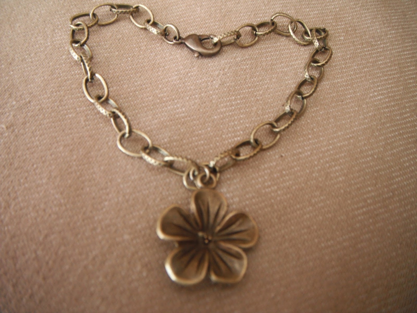 TOUCHE A TOUT, LE RETOUR.........: BRACELETS COULEUR BRONZE