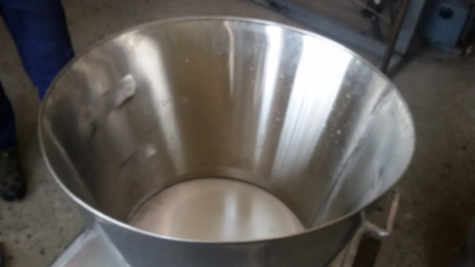 Dozirni levak za praškaste materijale