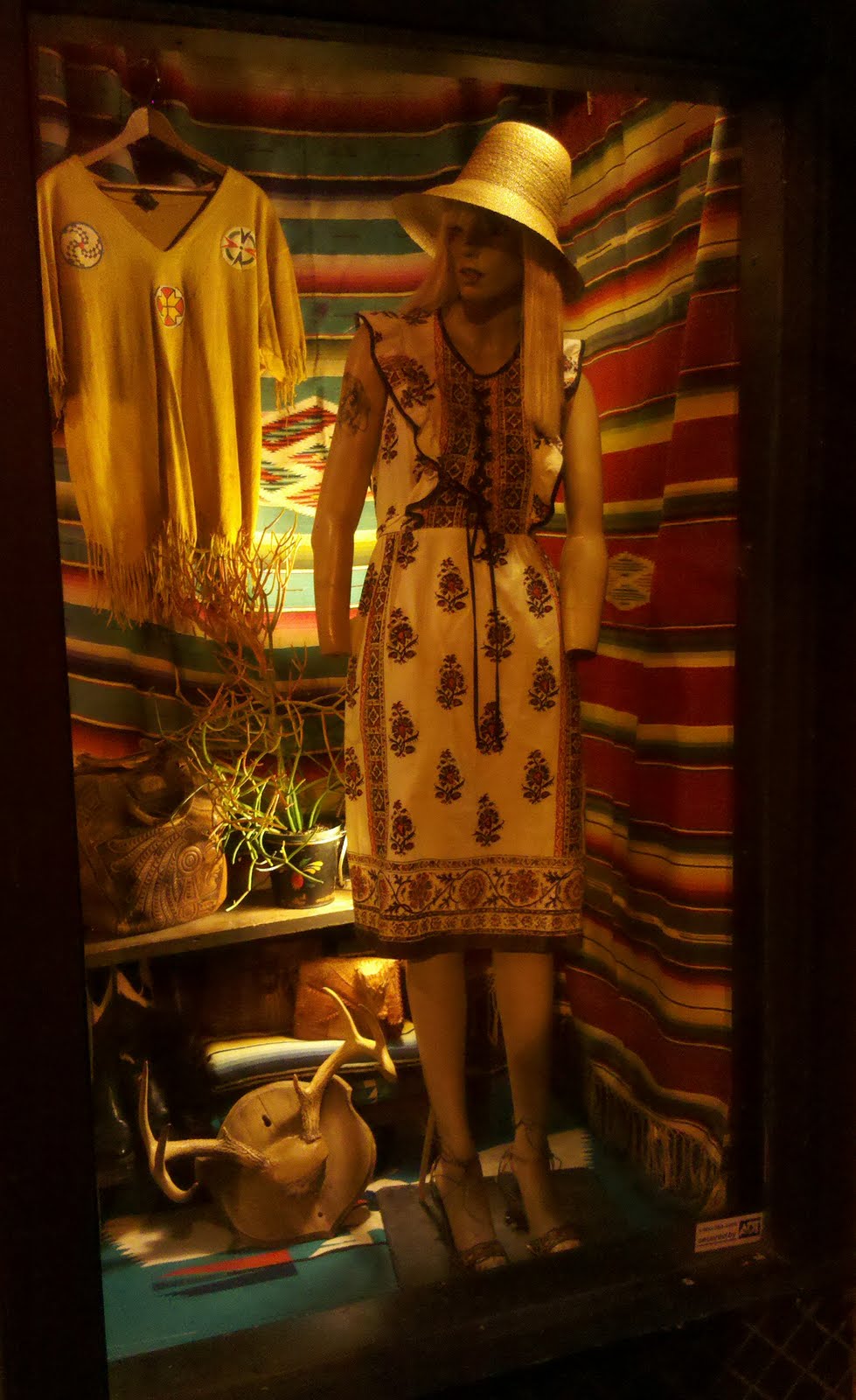 Another Man's Treasure: South Western inspired Spring window display...