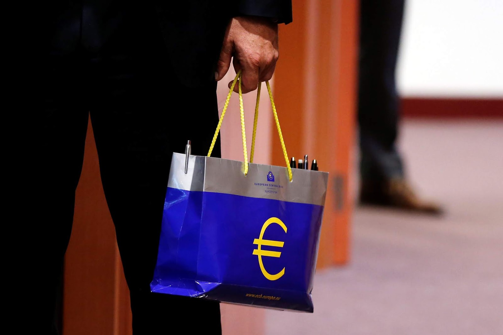 Εκρίθη βιώσιμο το δημόσιο χρέος της Ελλάδας! - ΣΕΙΣΑΧΘΕΙΑ - Ε.ΠΑ.Μ.
