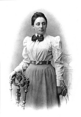 Biografia de Amalie Emmy Noether: BIOGRAFIA DE AMALIE EMMY NOETHER