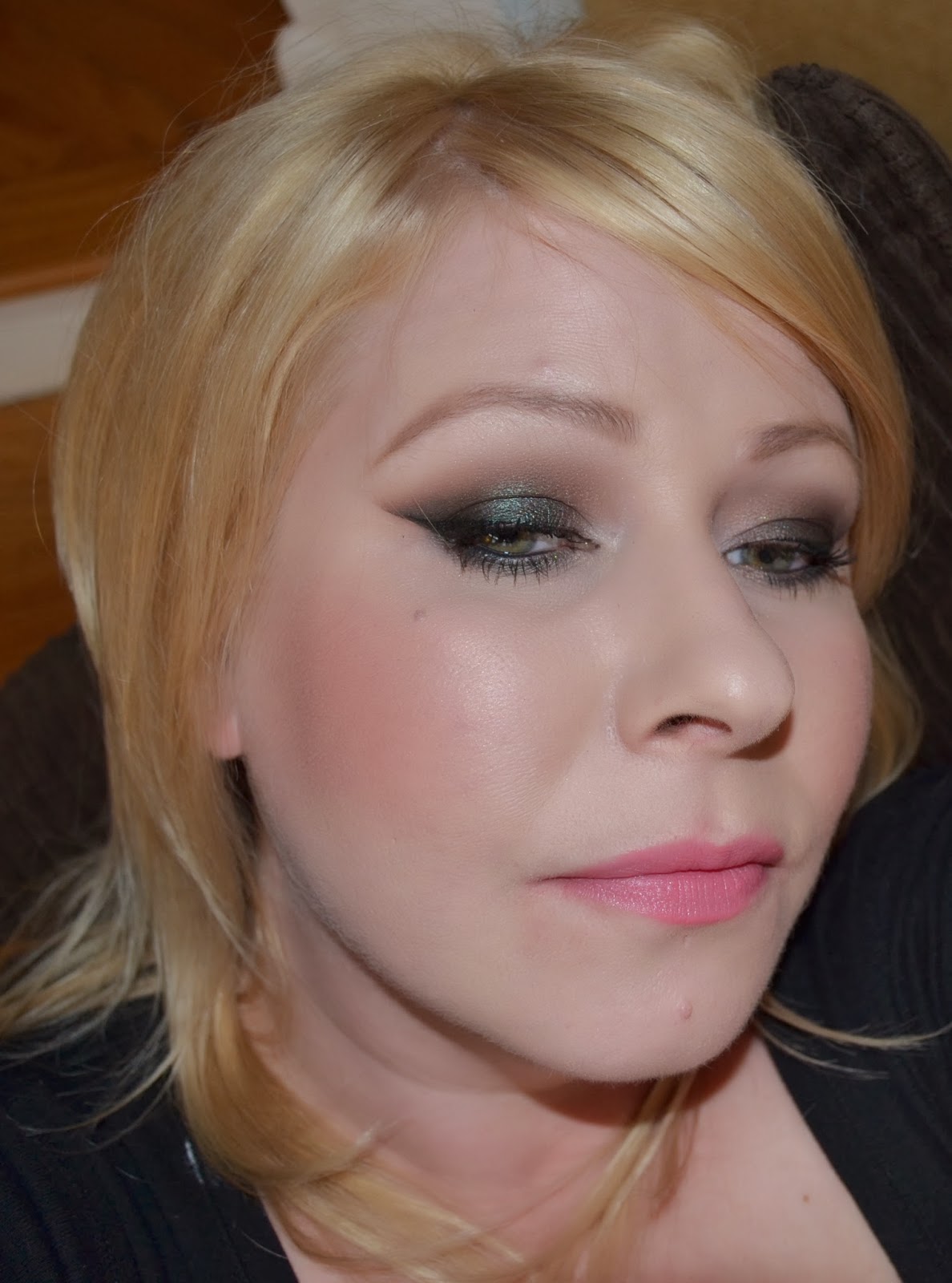 Meowmisu Makeup: MAC Club Eyeshadow