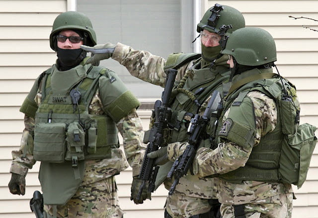 Guerreros de Élite: El Manual Básico de los SWAT nº9