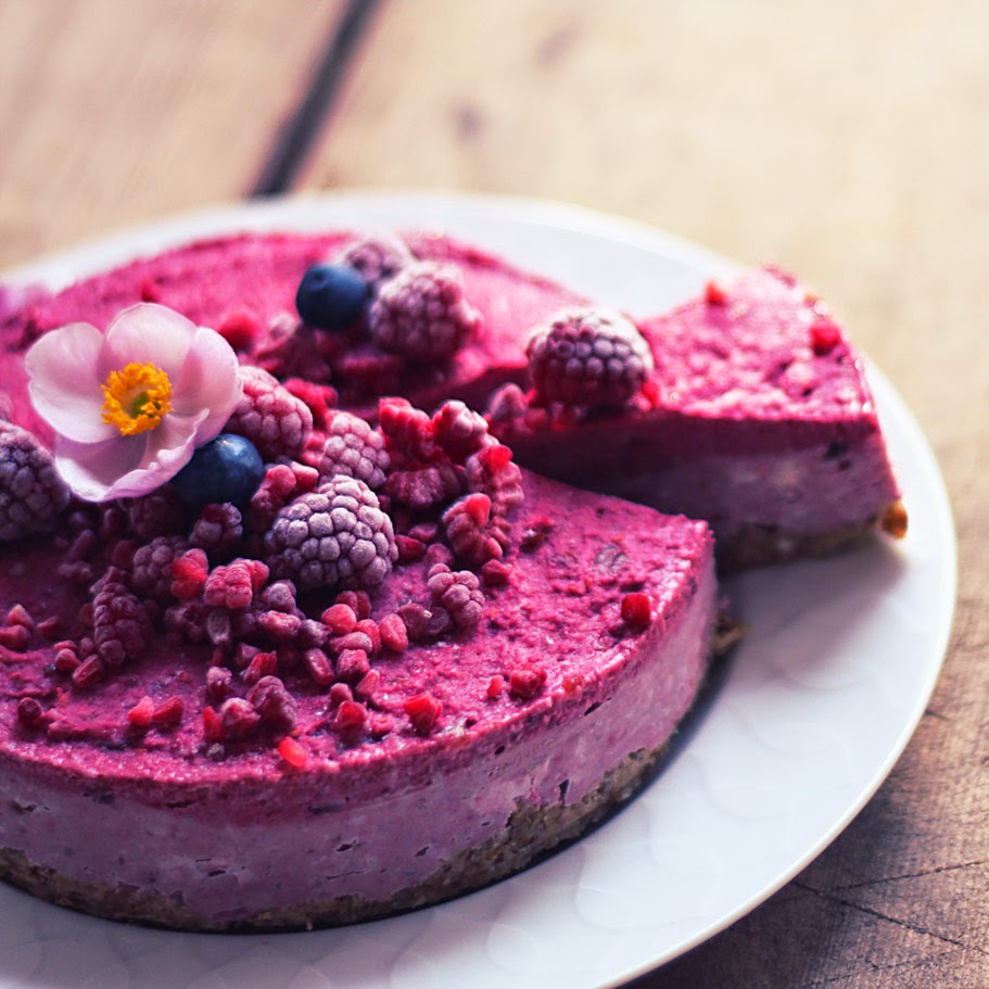 Pancakes and Blueberries: Raw Vegan Raspberry Cheesecake