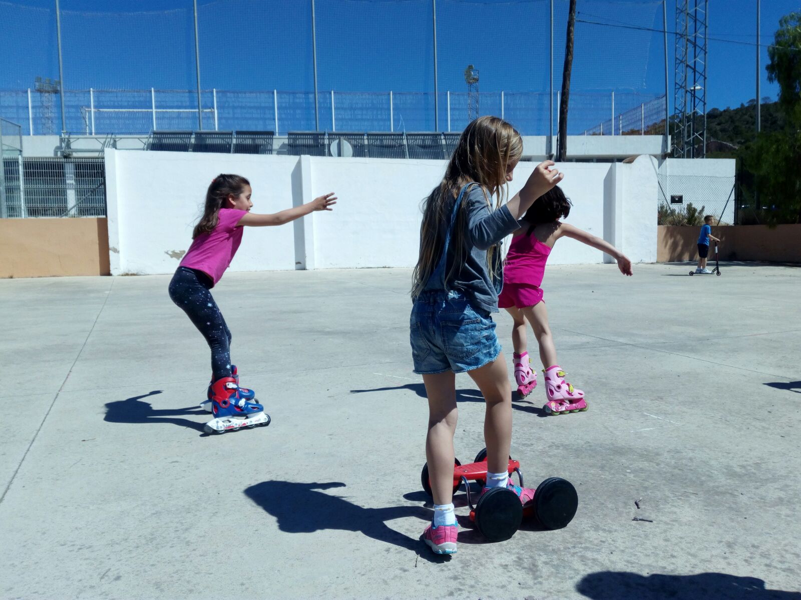 Bloc d'aula de 2n de Primària: Educació física sobre rodes