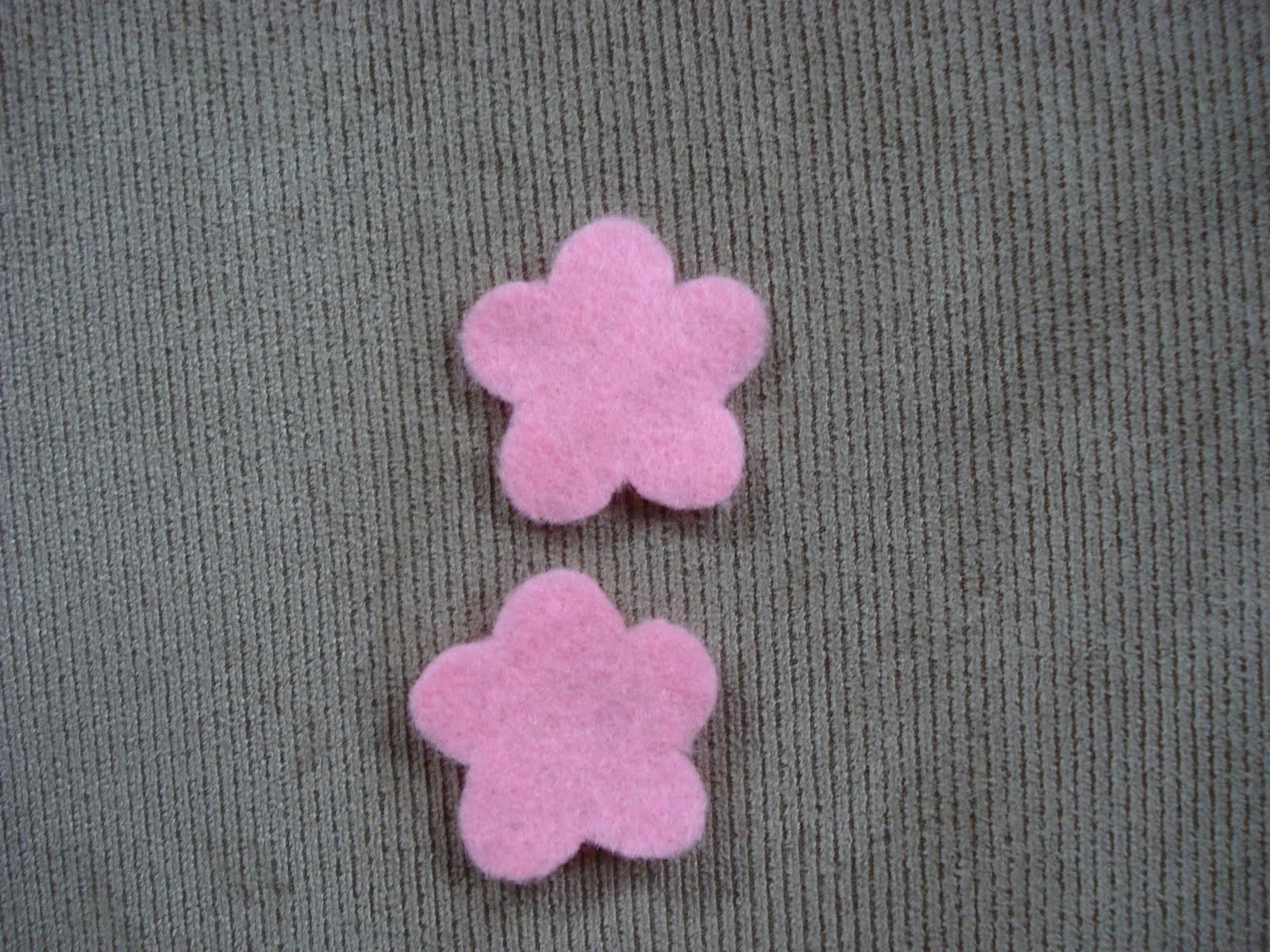 East Coast Mommy: Double Duty Felt Flower