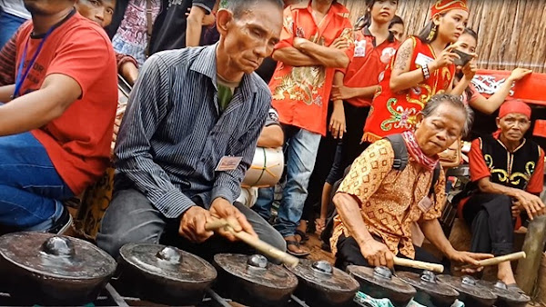 Musik Dayak Identitas Budaya Lokal I