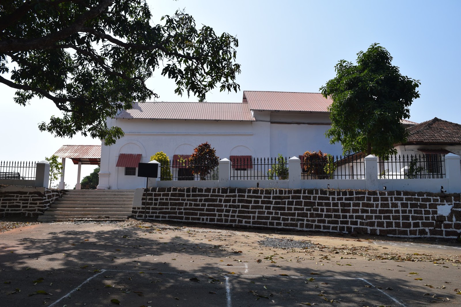 Creepy Silence: 3 Three Kings Church