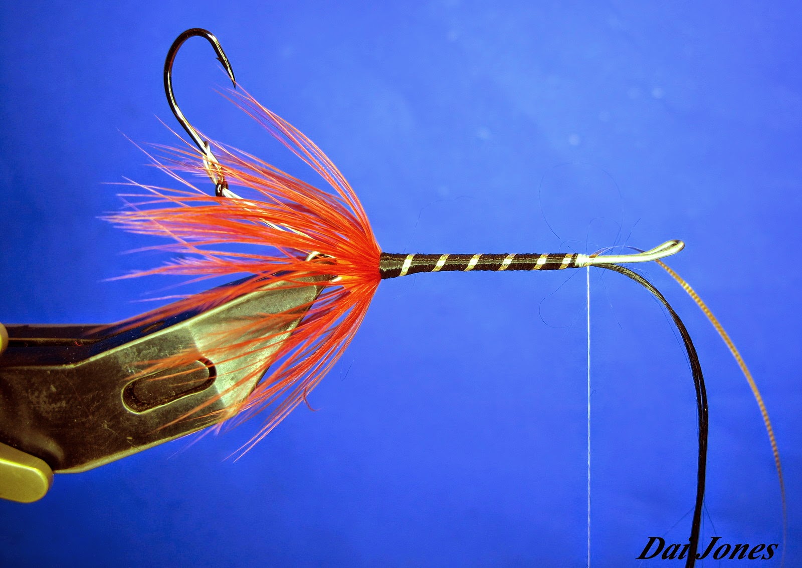 Flies step by step: Sewin ( sea trout) Night Intruder step by step.