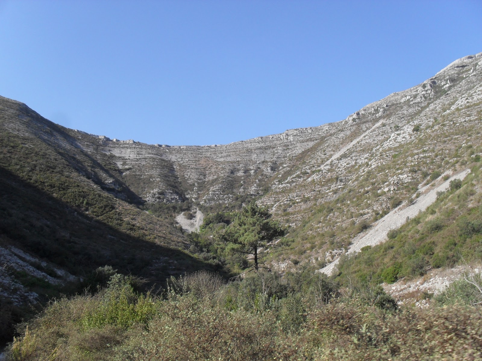 Peonia: Caminhada à Fornea