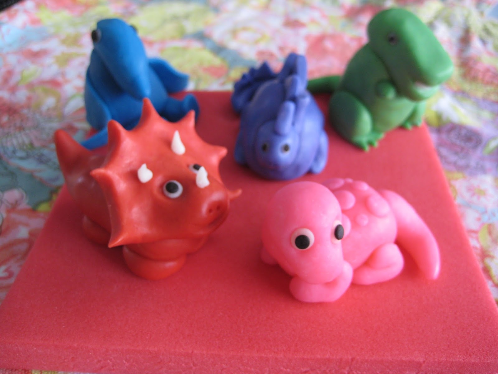 Kiwi Cakes: Curious Chocolate Dinosaurs - from Kiwicakes test kitchen