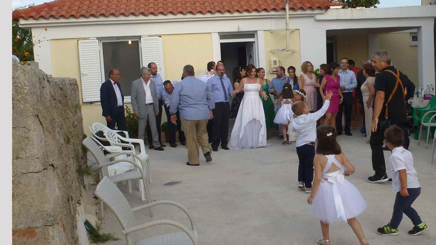 ΔΑΜΟΥΛΙΑΝΑΤΑ: ΠΑΝΕΜΟΡΦΗ ΝΥΦΗ ΣΤΗΝ ΟΜΟΡΦΗ ΑΓΙΑ ΕΛΕΝΗ