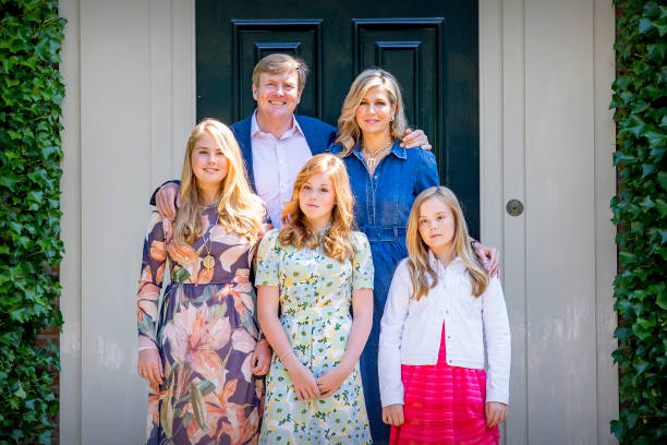 Royal Family Around the World: Dutch King and Queen pose with their ...