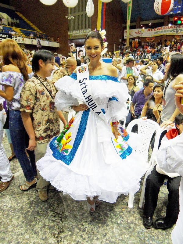 Noticias, Arte, Cultura y Turismo: TRAJE DEL BAMBUCO DE LA MUJER