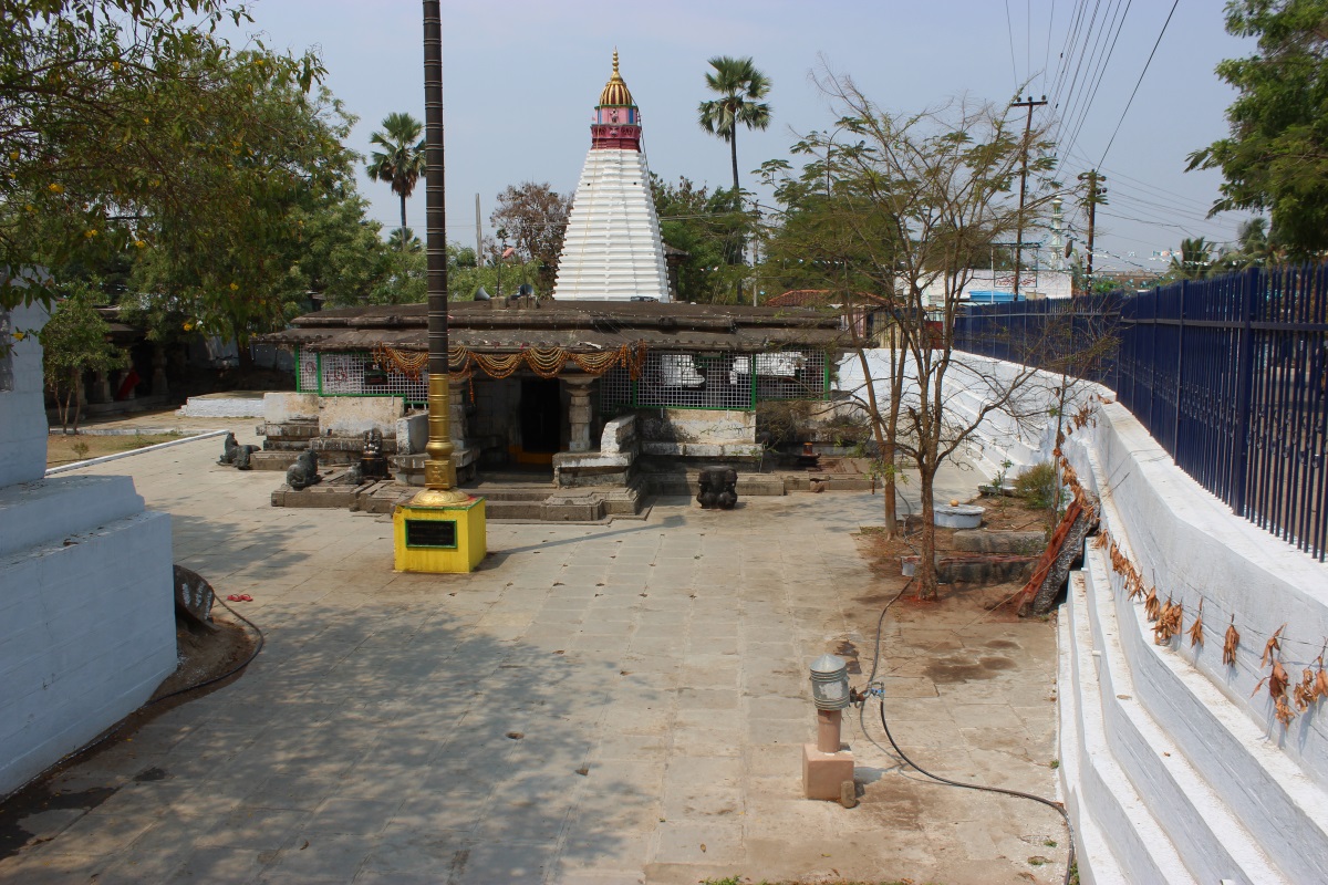 Journeys across Karnataka: Swayambhu Devalayam, Warangal fort