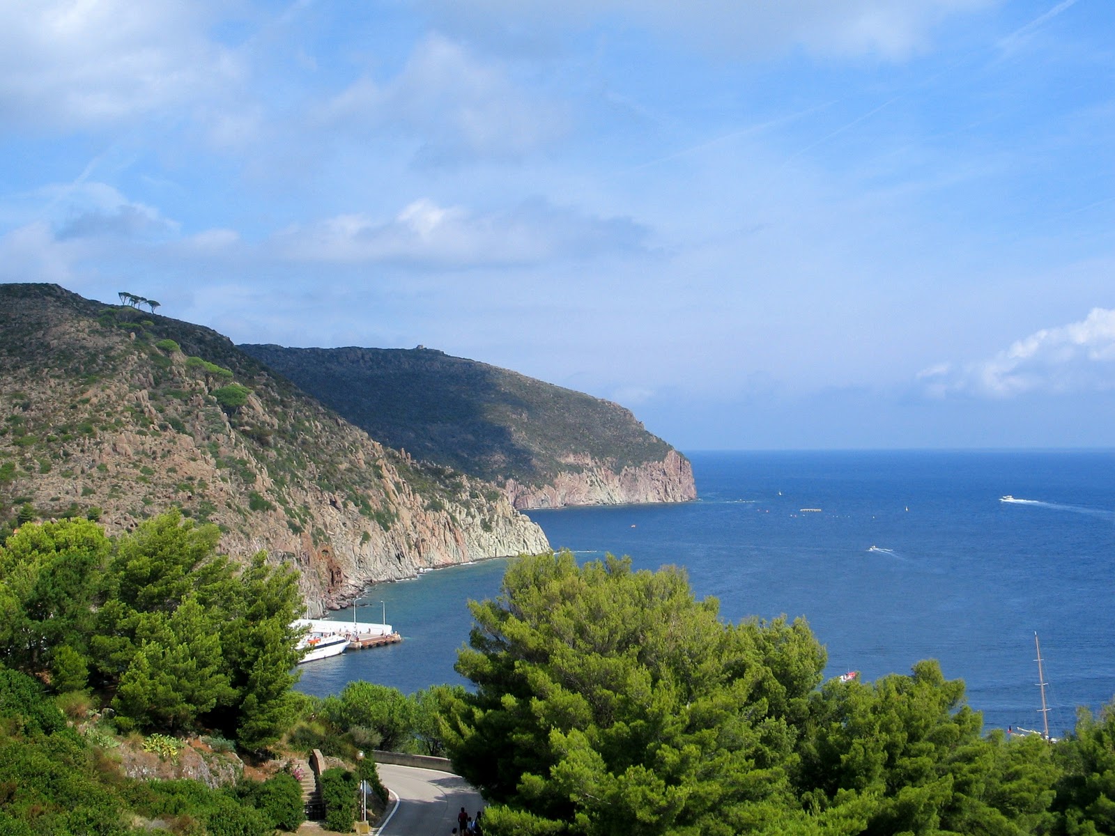 50 Hikes In and Around Tuscany: An Introduction to the Tuscan Coastline