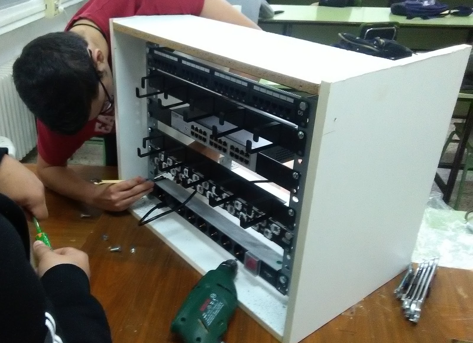 FORMACIÓN PROFESIONAL BÁSICA. Electricidad-Electrónica: MONTAJE DE UN RACK