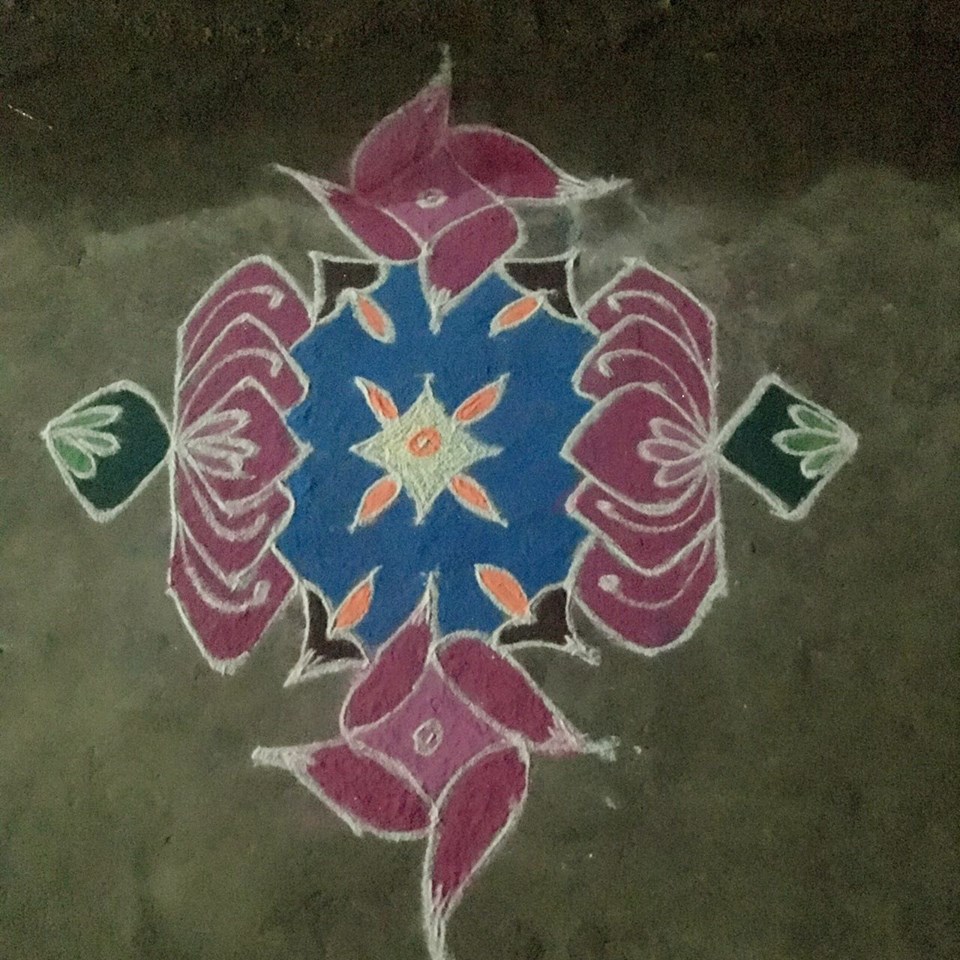 CHODAVARAMNET: LOTUS FLOWERS CARRYING SHANKAM KOLAMS